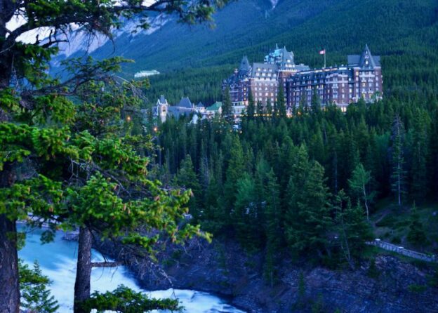 WHERE TO STAY in BANFF - Best Areas & Hotels